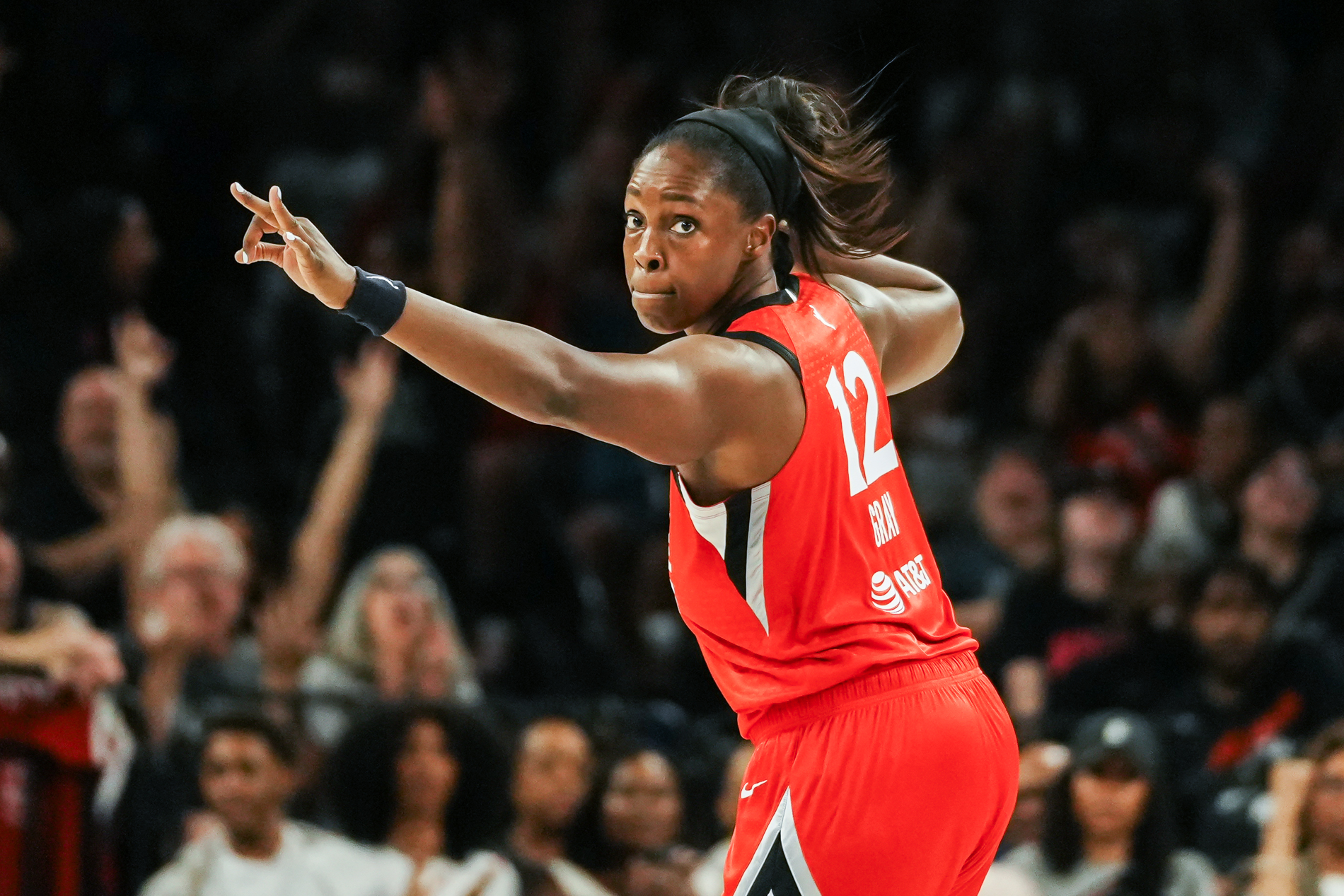 TST Images - Las Vegas Aces defeat Los Angeles Sparks 96-81