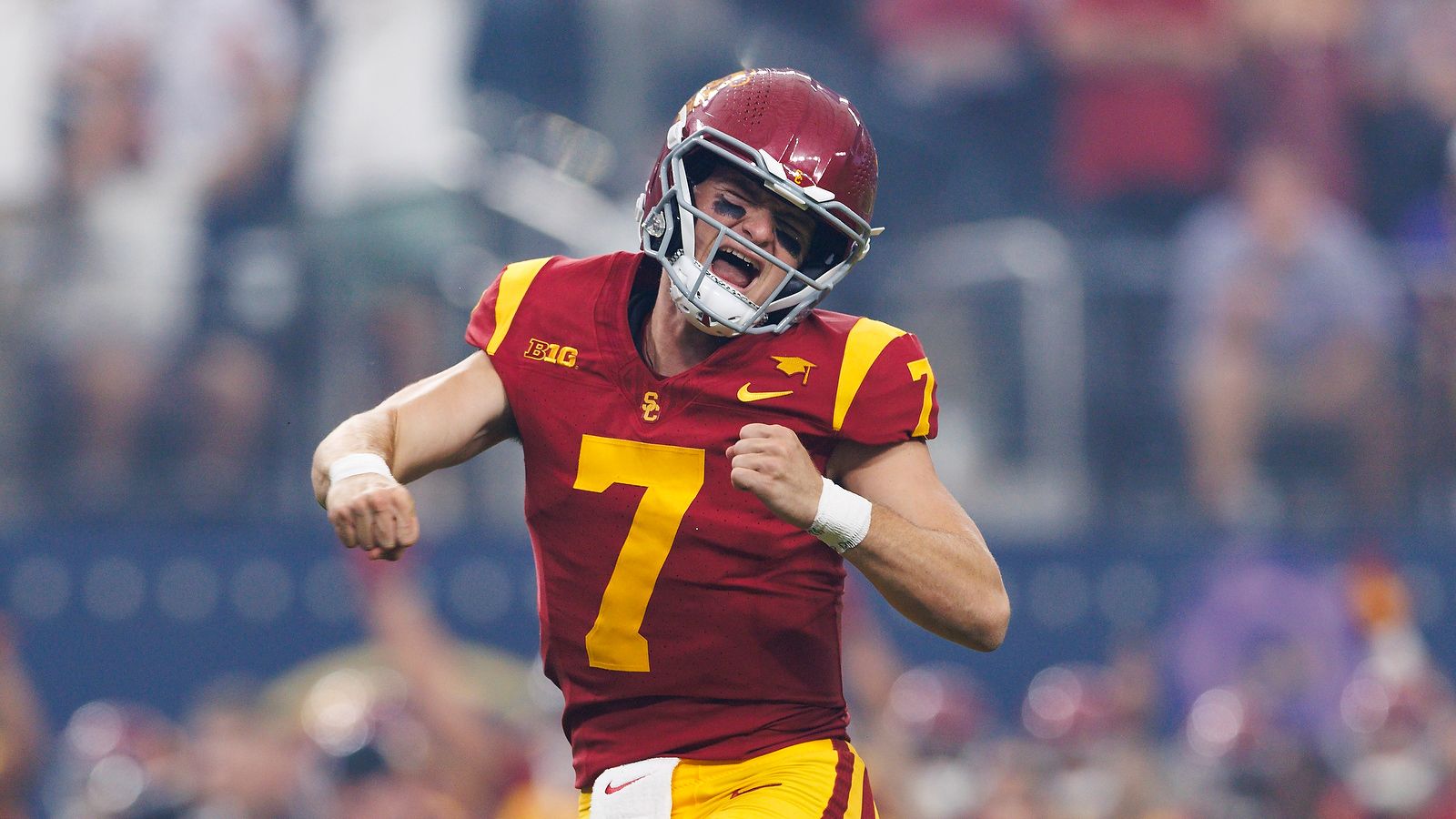 USC's Marks scores late TD, Lynn's defense shines in opener