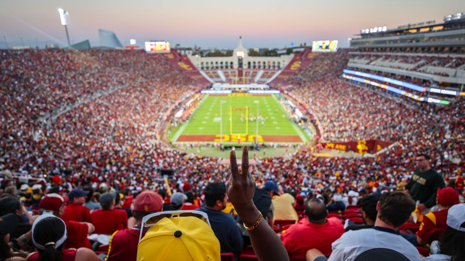 USC locks up No.1 recruiting class for 2026, Trojans welcome 35 new signees