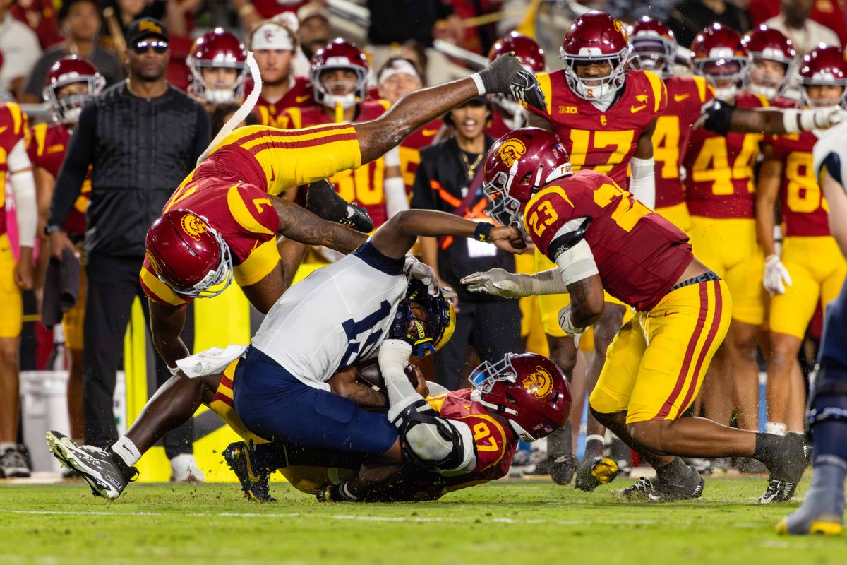 TST Images: USC defeats Michigan, 31-13, at Coliseum