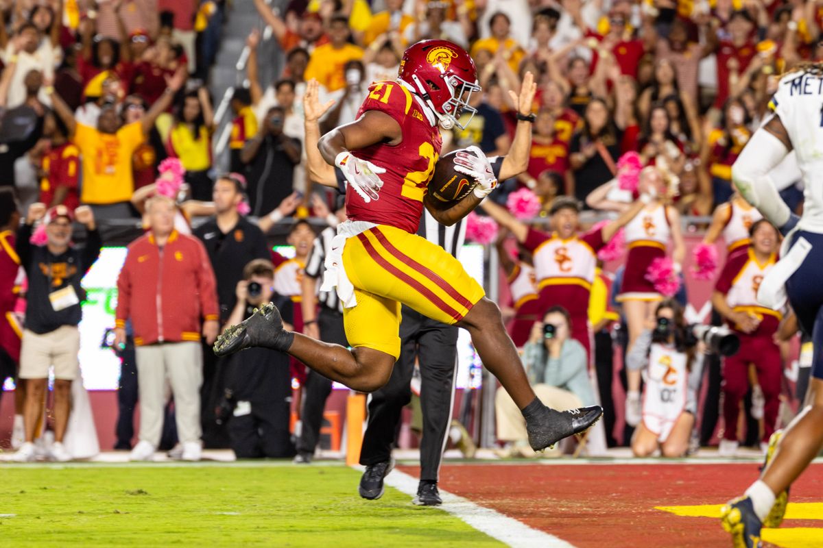 TST Images: USC defeats Michigan, 31-13, at Coliseum