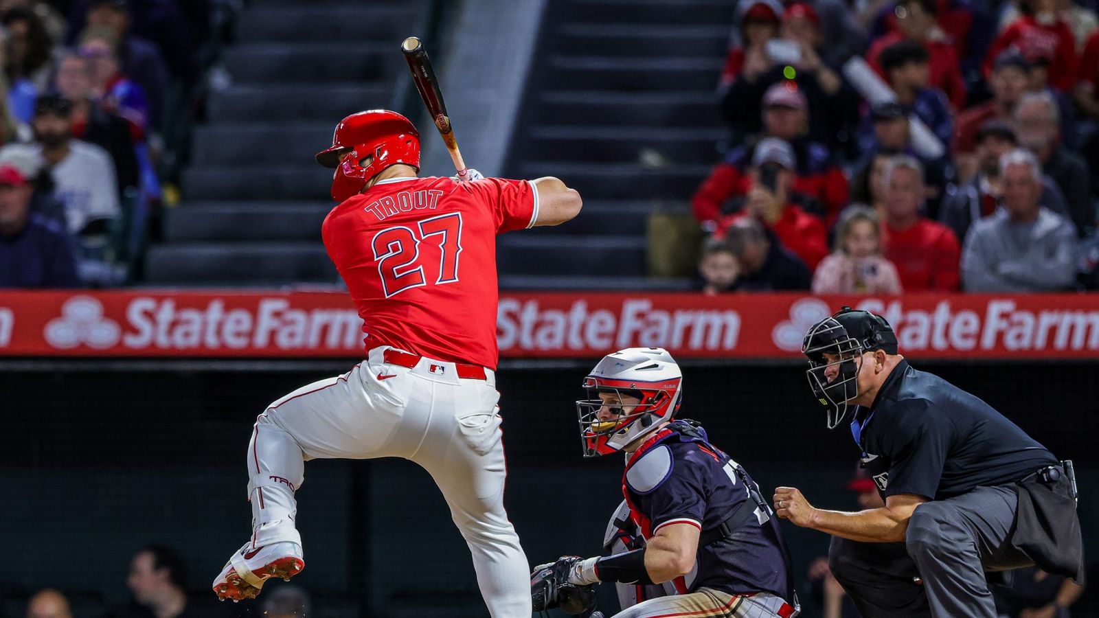 Mike Trout makes first spring start in right field