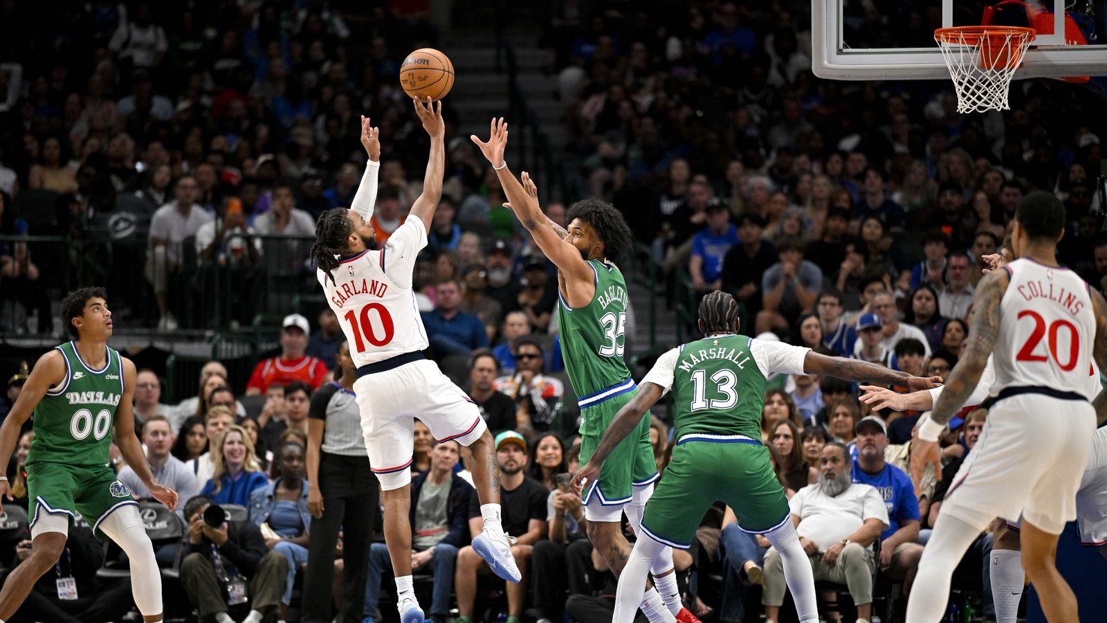 Clippers snap four game skid with second-half surge against Mavericks