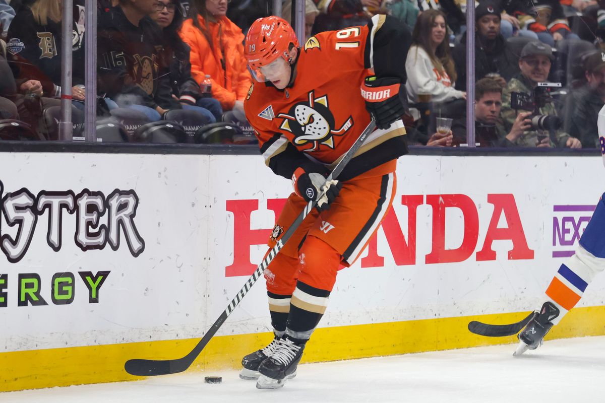 TST Images: Ducks defeat Islanders, 4-1, at Honda Center