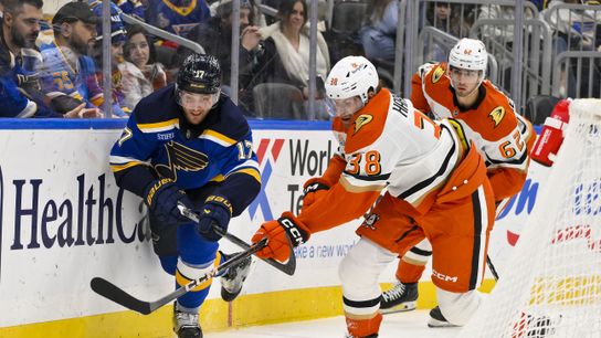 Blues blow by Ducks, as teams celebrate Fowler's 1,000th game
