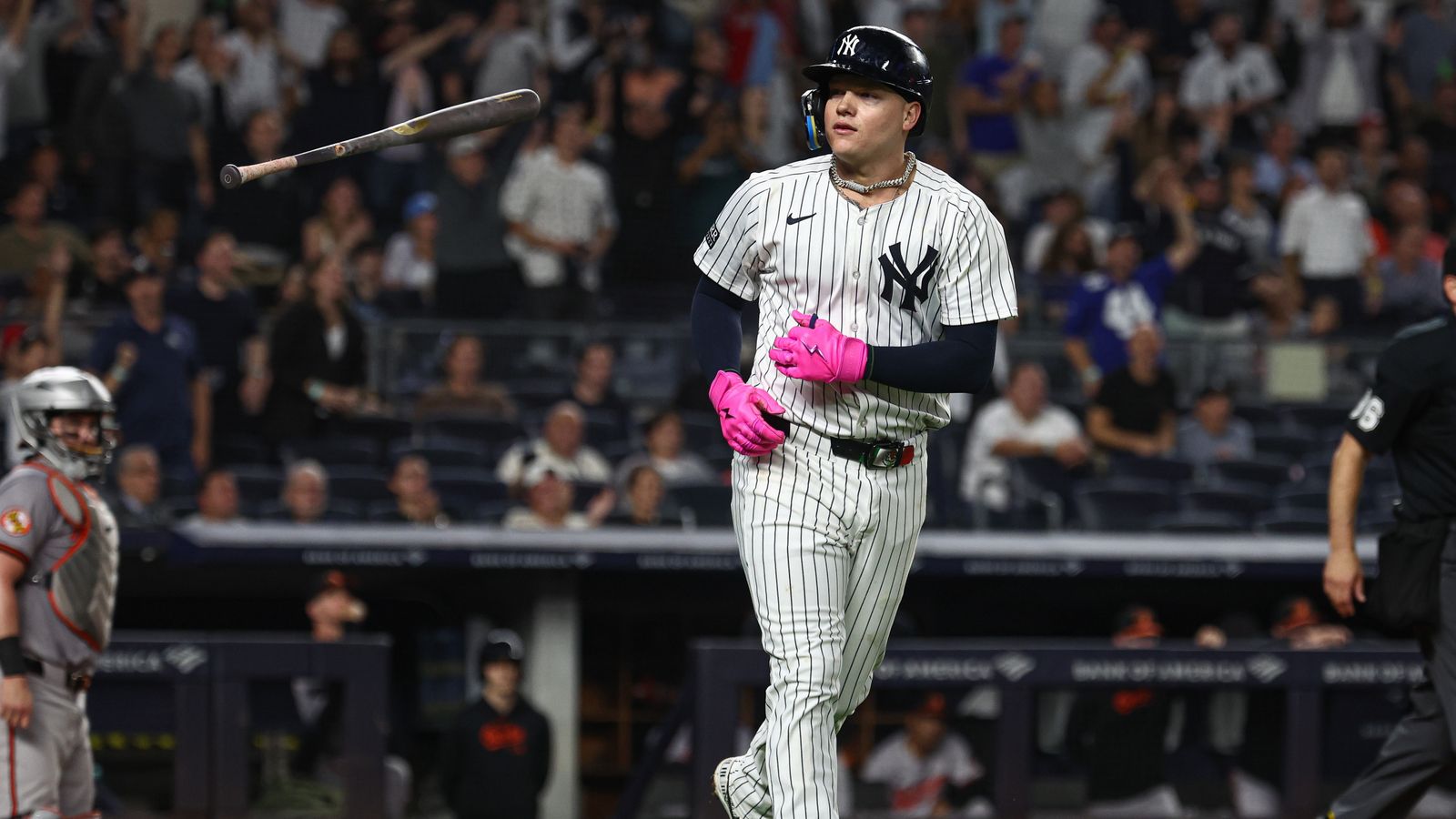 Padres sign outfielder Alex Verdugo to Minors deal