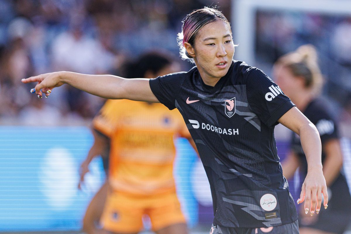 TST Images: Angel City FC defeat Houston Dash, 2-0, at BMO Stadium