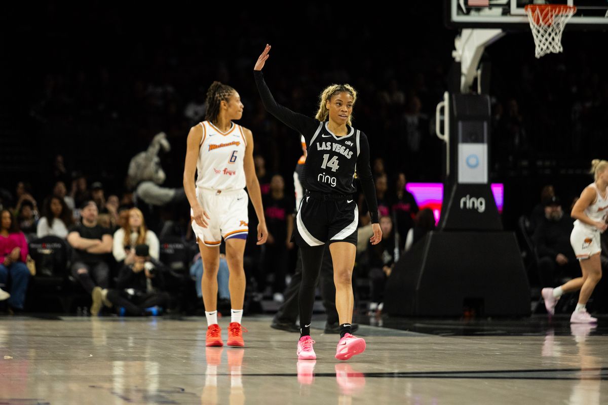 TST Images: Deja Kelly makes a game-winner to lift Aces over Mercury